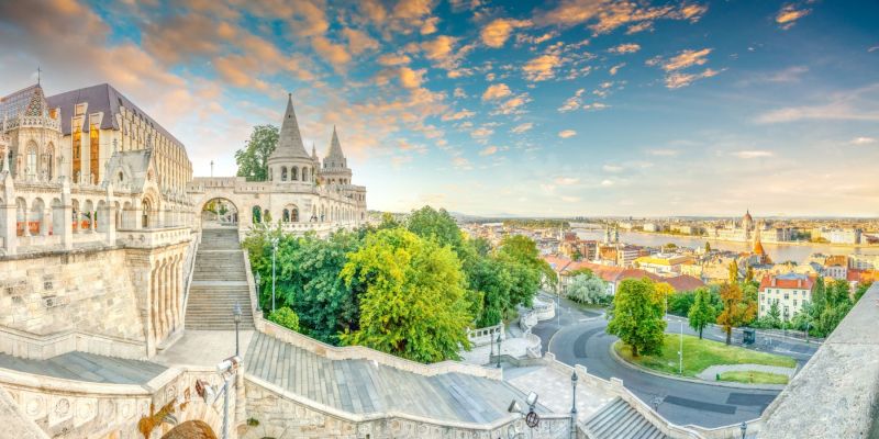 Budapest Downtown Scavenger Hunt: Toss a Clue to Your Witcher