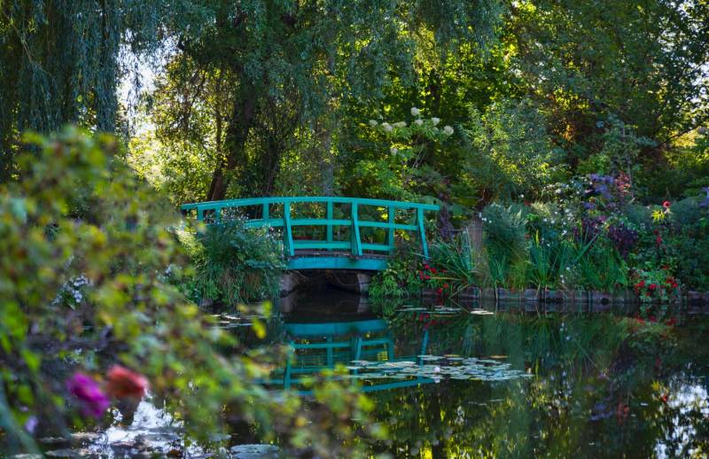 Giverny Scavenger Hunt: In Monet’s Footsteps | Let's Roam