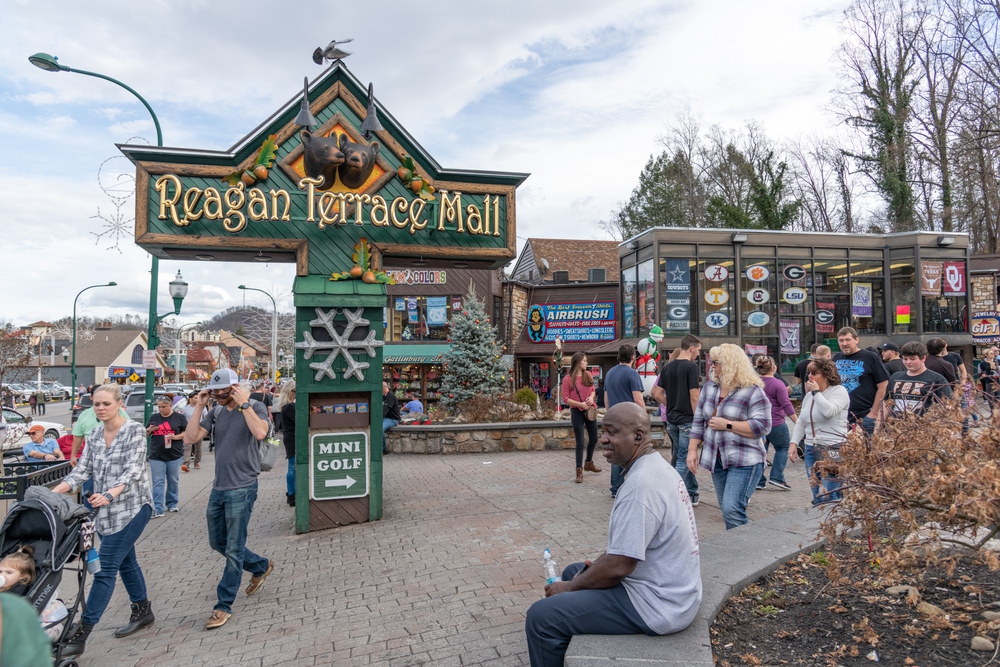Reagan Terrace Mall | Gatlinburg | Let's Roam Local Guide